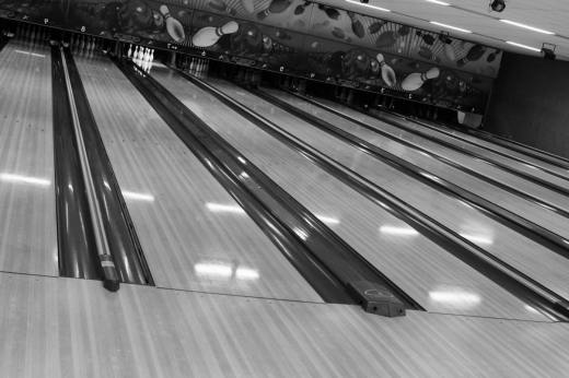 Bowling Alleys in Plainfield, Connecticut